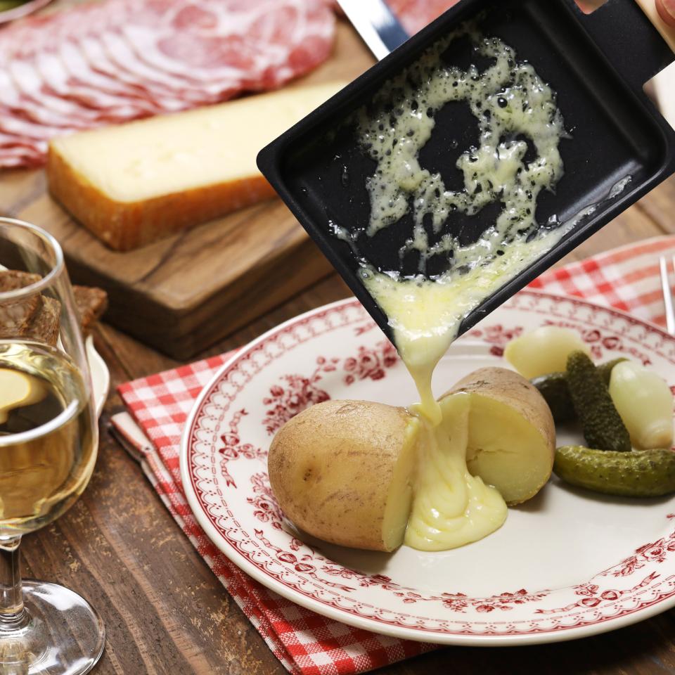 Raclette auf der FLOR Terrasse | Sorell Hotels
